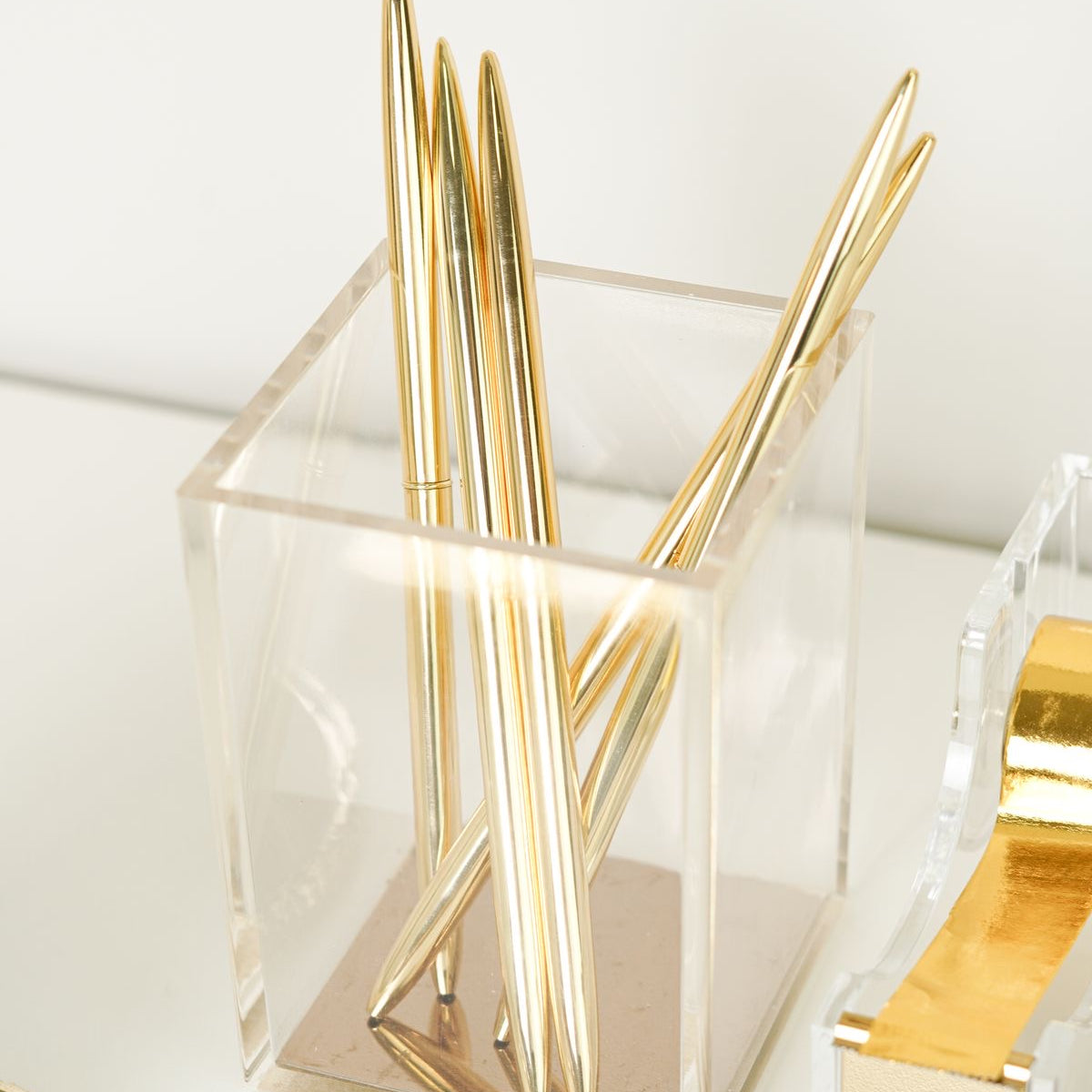 ACRYLIC + GOLD PEN STAND – Pink Pepper Designs